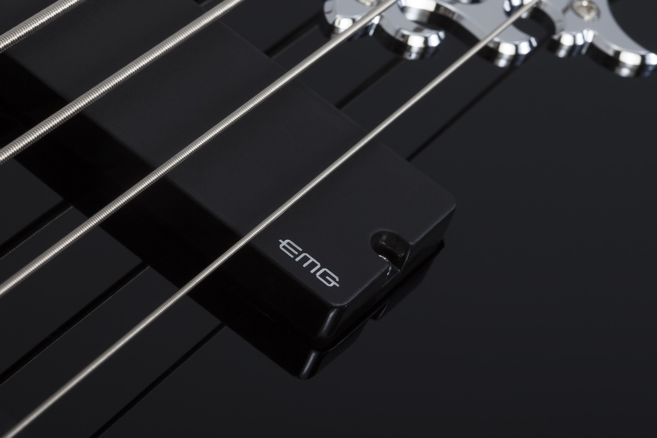 Sean Yseult Casket Bass