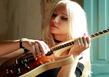 Raven Screams - Independent