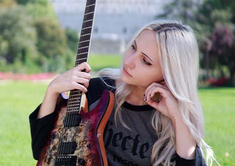 Raven Screams - Independent